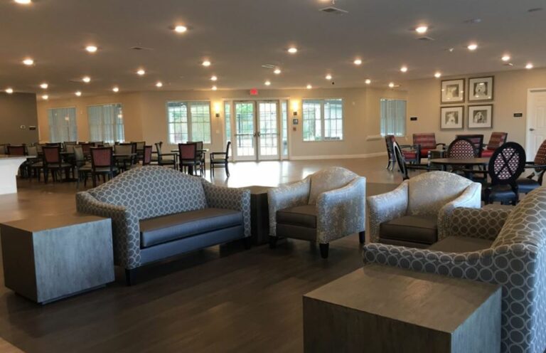 Manor Lake | Photos, Reviews, Prices | Senior Living